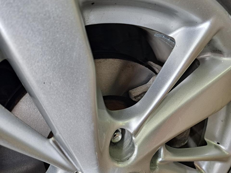 Обслуживание передних тормозов — Nissan Teana (L33), 2,5 л, 2014 года ...