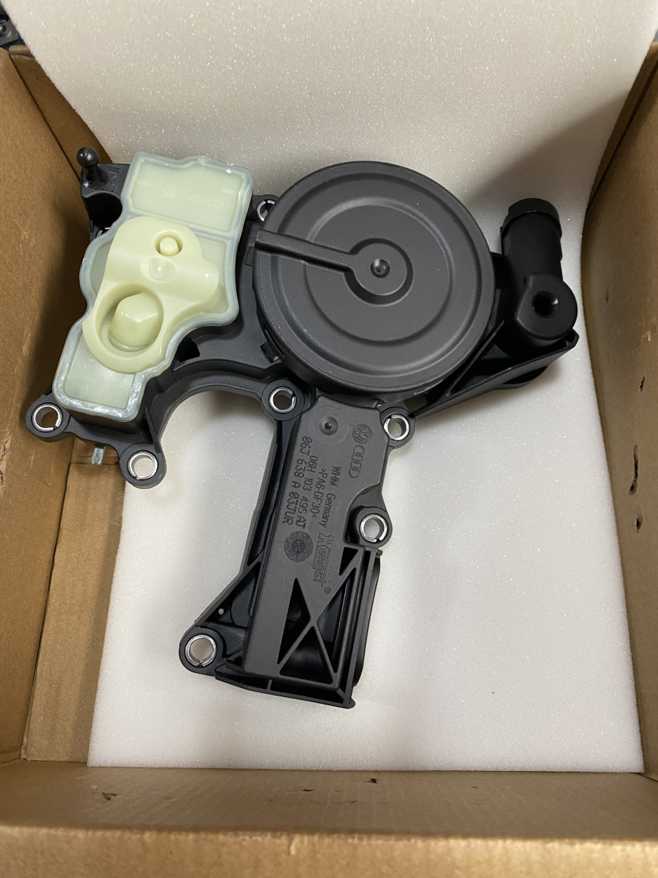 06H103495AD МАСЛООТДЕЛИТЕЛЬ VOLKSWAGEN BEETLE (12-15), PASSAT (11-15 ...