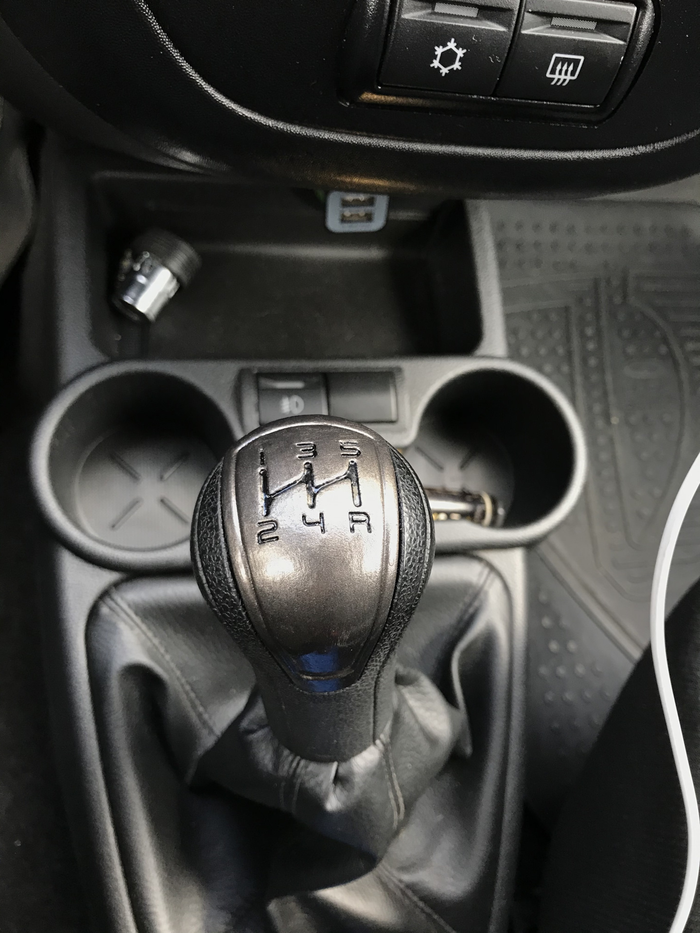Покраска ручки КПП НА Гранте — Lada Гранта (1G), 1,6 л, 2014 года ...