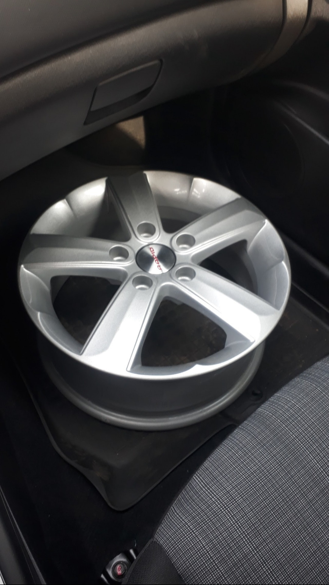 Литые диски и замена задних брызговиков — KIA Ceed (1G), 1,4 л, 2011 ...