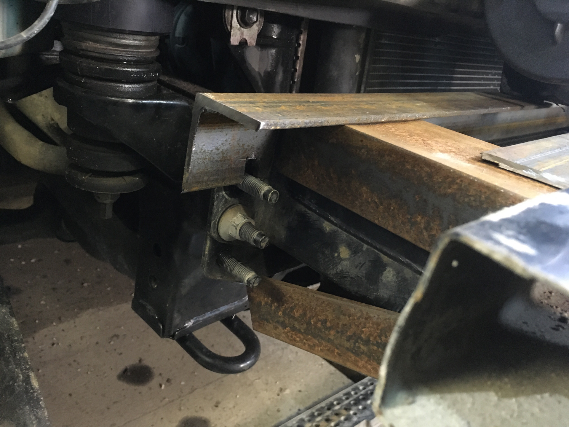 Стучит рулевая рейка? или все таки карданчик. Педаль газа короче ...