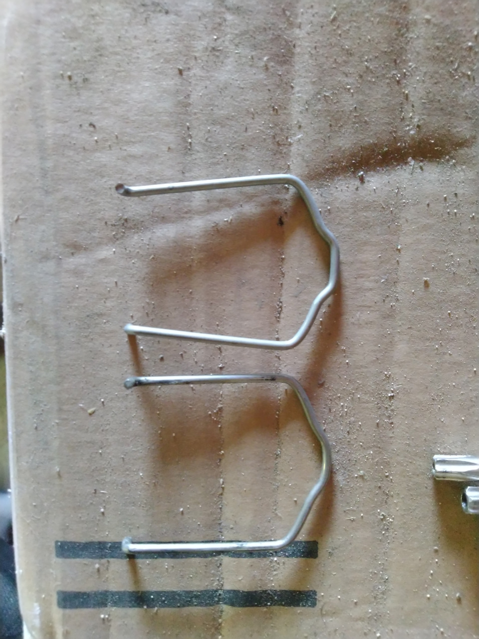 1J0121142 Кронштейн крепления шланга системы охлаждения VAG | Запчасти ...