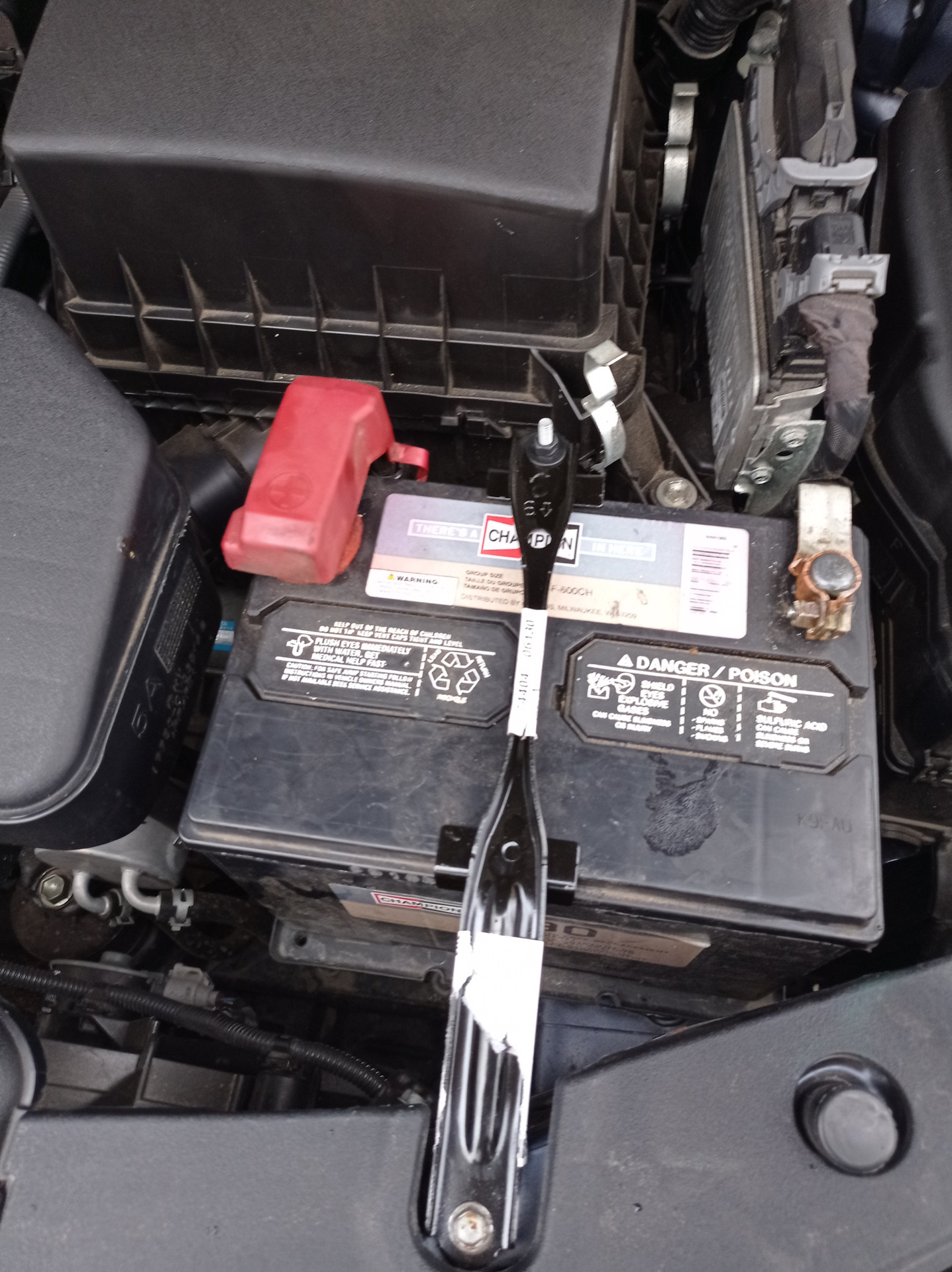 Планка крепления АКБ — Toyota Camry (XV50), 2,5 л, 2015 года | запчасти ...