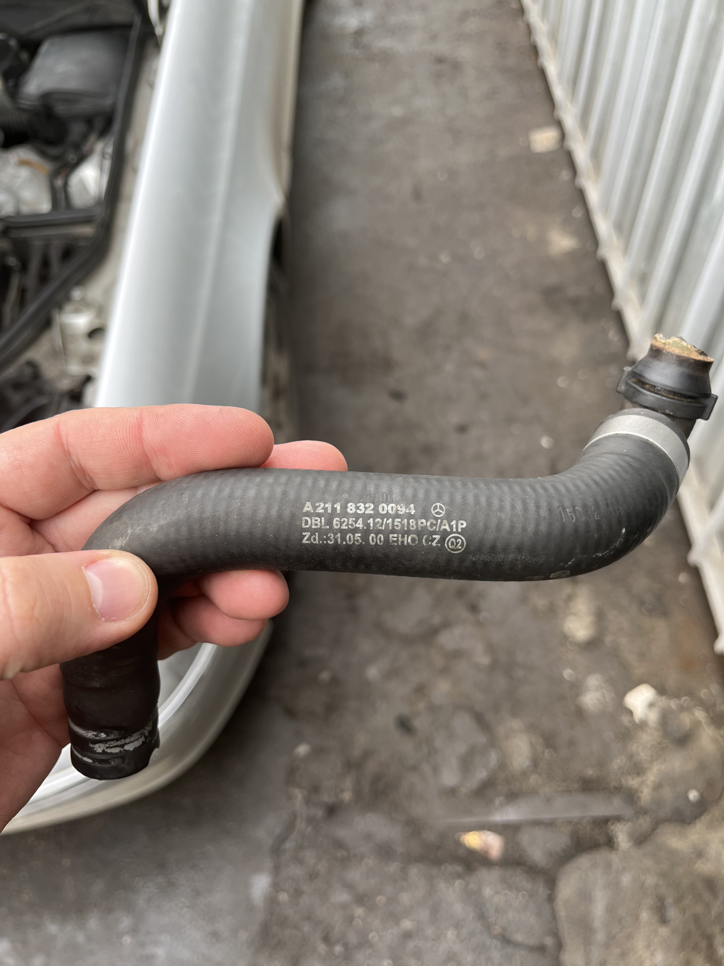 Патрубок отопителя — Mercedes-Benz E-Class (W211), 2,6 л, 2002 года ...