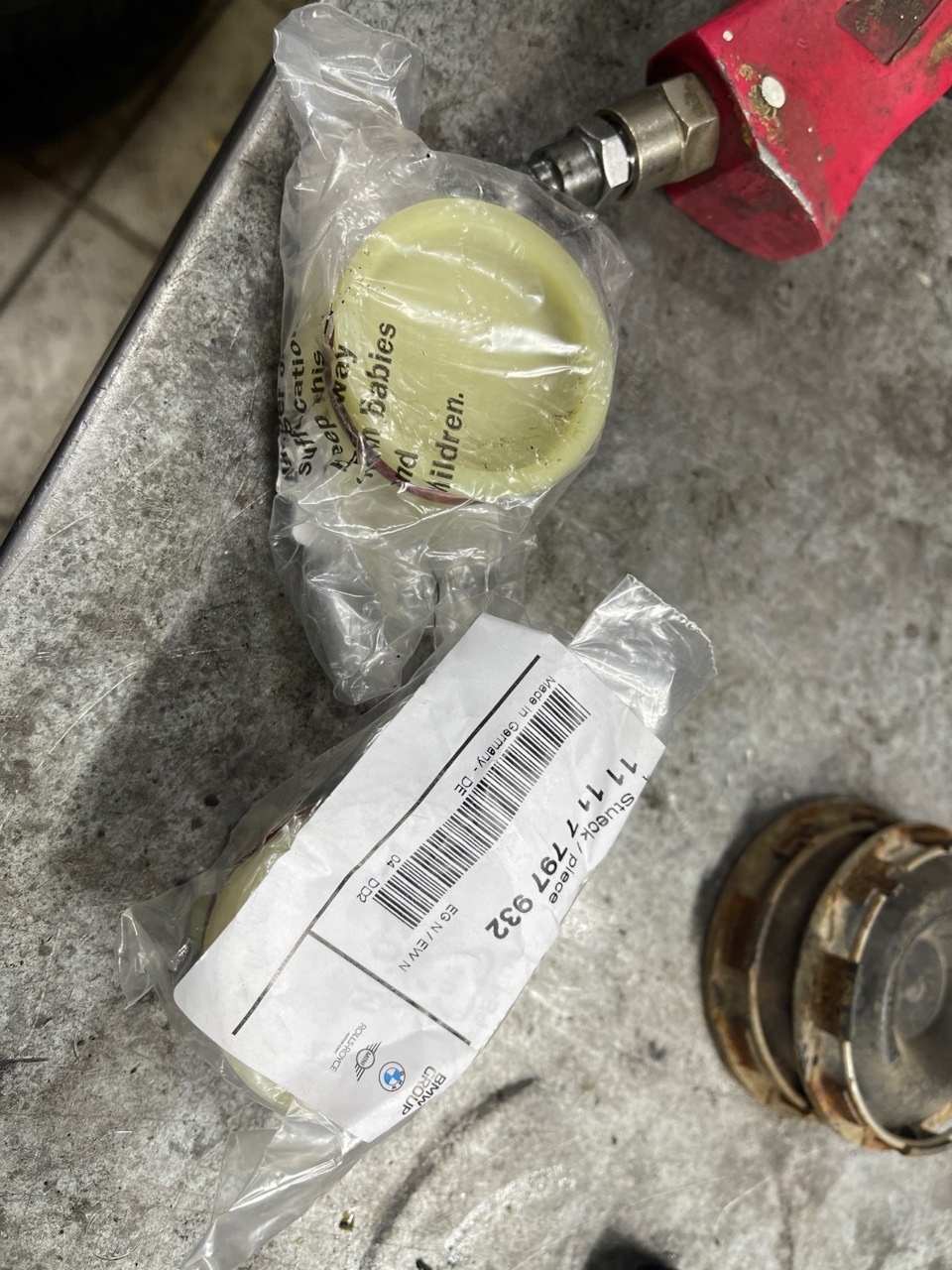 11117797932 Крышка с уплотнительной прокладкой BMW | Запчасти на DRIVE2