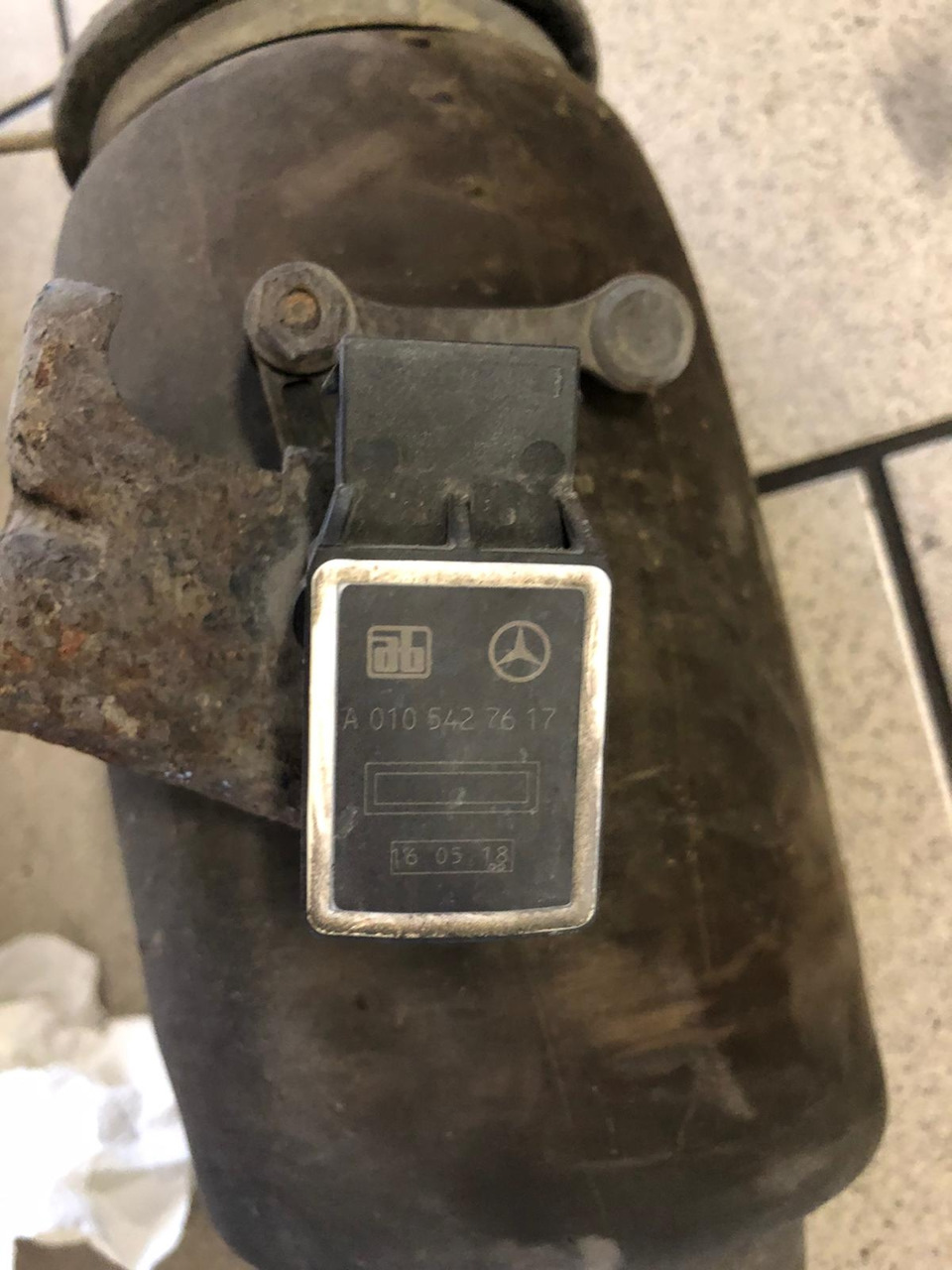 A0105427617 Датчик пневмоподвески Mercedes | Запчасти на DRIVE2