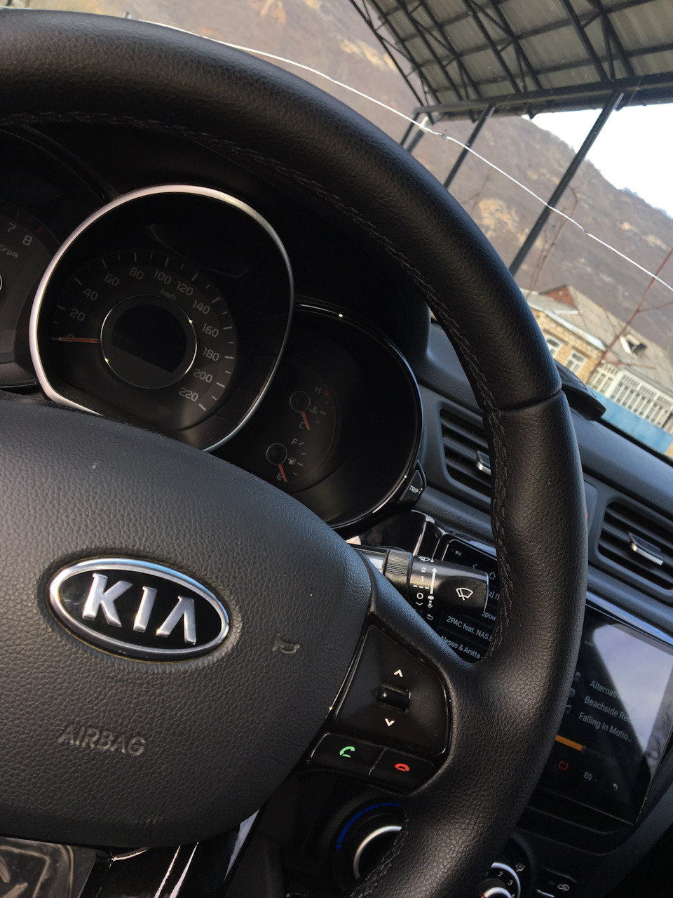 Руль в кожу ! — KIA Rio (3G), 1,6 л, 2013 года | стайлинг | DRIVE2