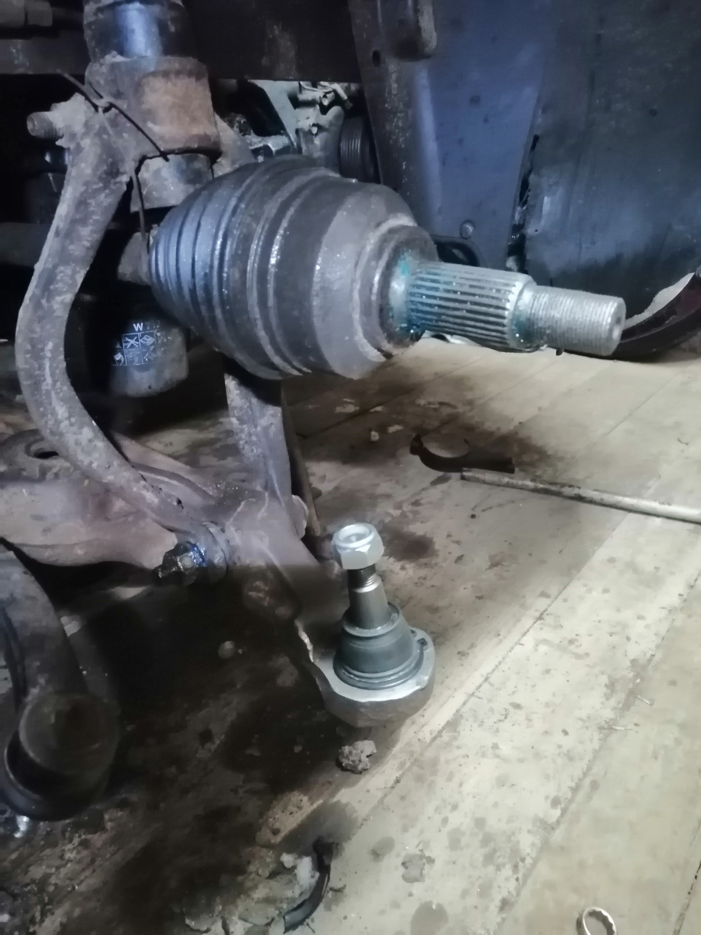 Нижние рычаги переделка под разборные — Chrysler Sebring (2G), 2,4 л ...