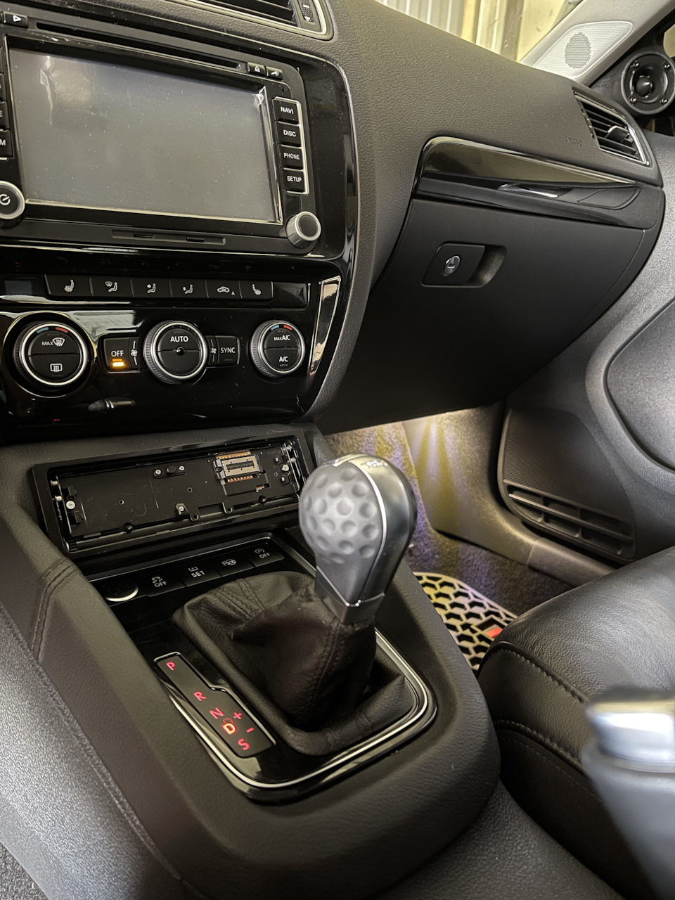 Ручка КПП-шарик, гольф GTI — Volkswagen Jetta VI, 1,4 л, 2015 года ...