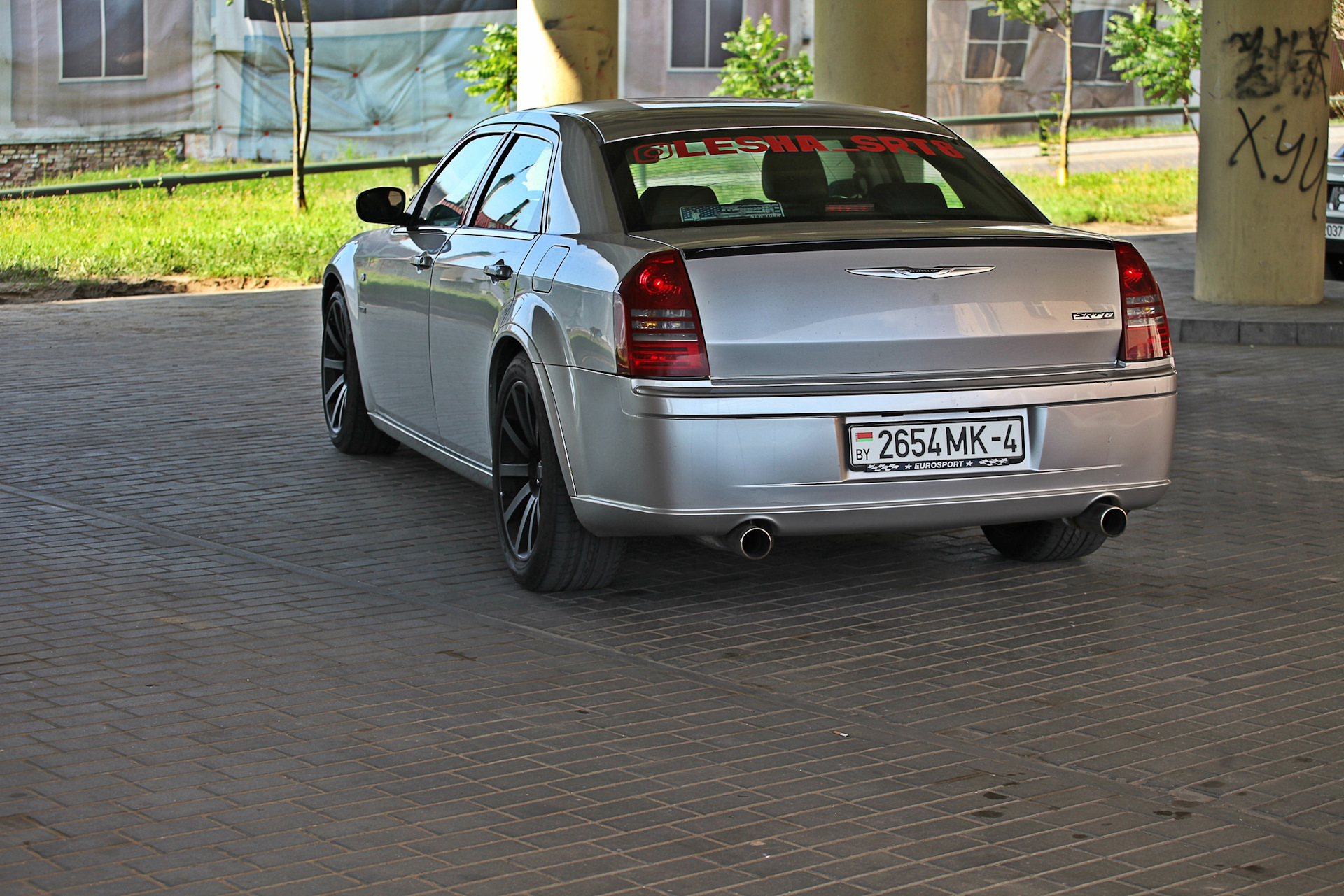 Фотосессия 01.09.2019 — Chrysler 300C SRT8 (1G), 6,1 л, 2005 года | фотография | DRIVE2