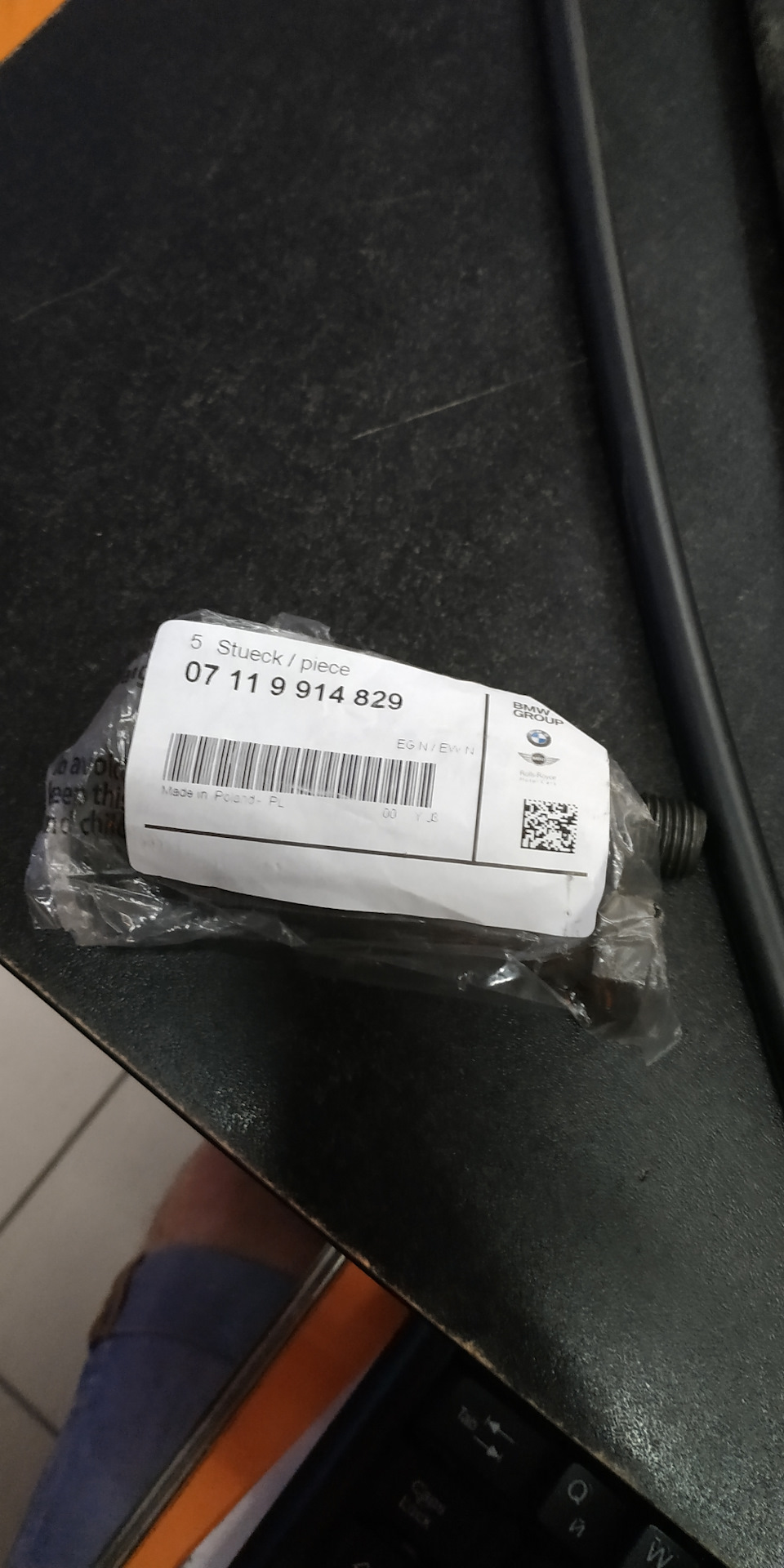 Шланги вентиляции картера и болты задних амортов — BMW 5 series (E34 ...