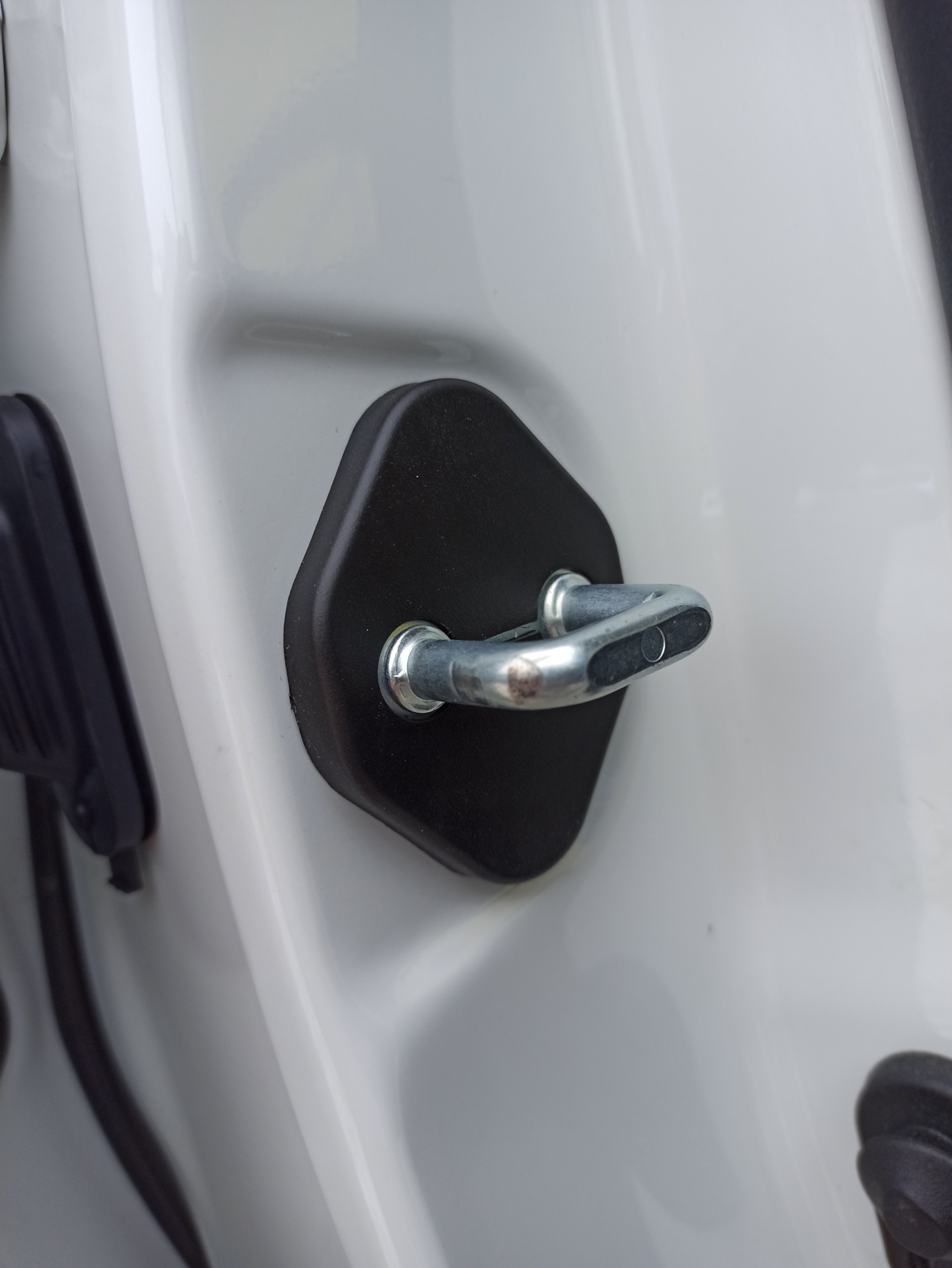 Накладки на петли дверей — Toyota Prius (50), 1,8 л, 2018 года ...