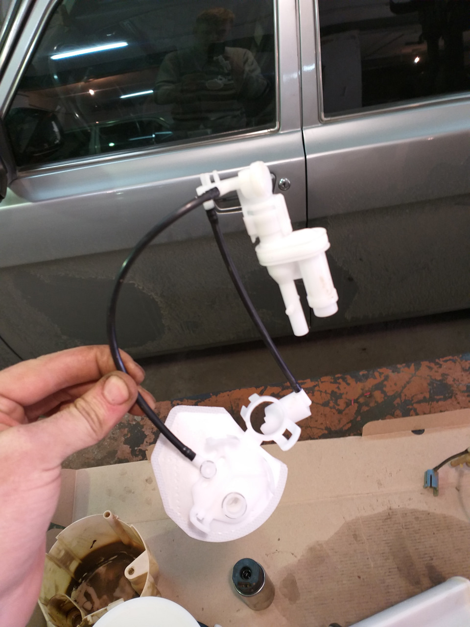 Замена топливного фильтра. — Toyota RAV4 (III), 2 л, 2006 года | визит ...