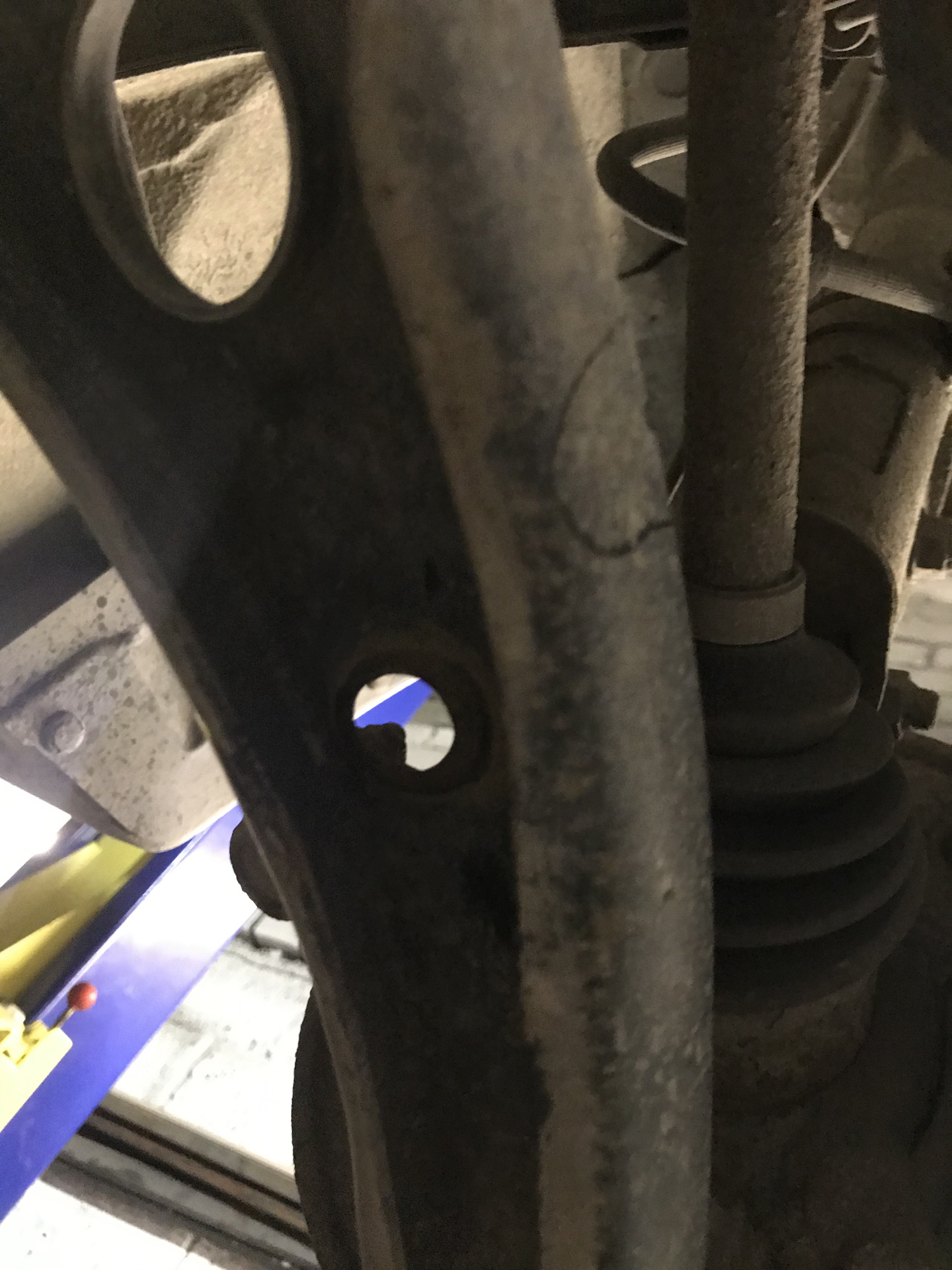 Замена стоек, втулок стабилизатора и опорных подшипников — Mitsubishi ...