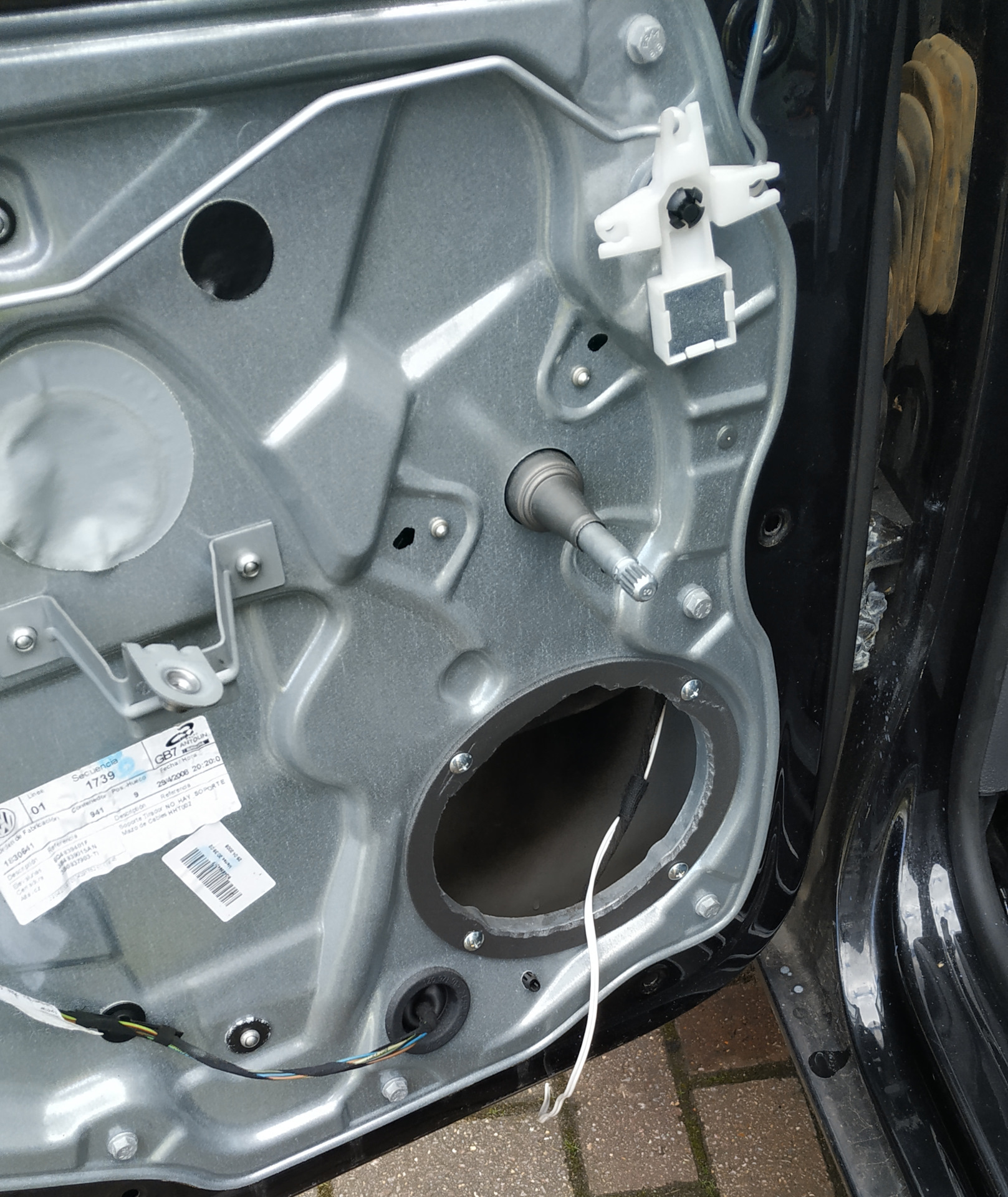 Замена ГУ и динамики в задние двери — Volkswagen Polo Hatchback Mk4F, 1 ...