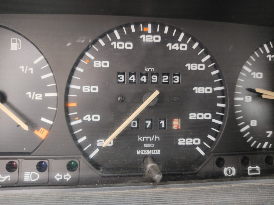 Масло поменял на зимний лукойл 5w40 полусинтетика — Volkswagen Passat ...