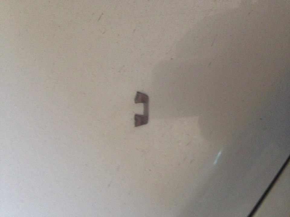 Установка ветровика. — Toyota Corolla Axio (E140), 1,8 л, 2008 года ...