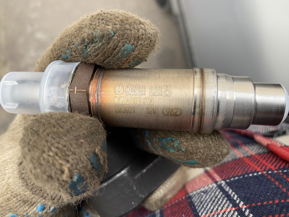 Замена лямбды — Volkswagen Passat B5, 1,6 л, 1997 года | своими руками ...