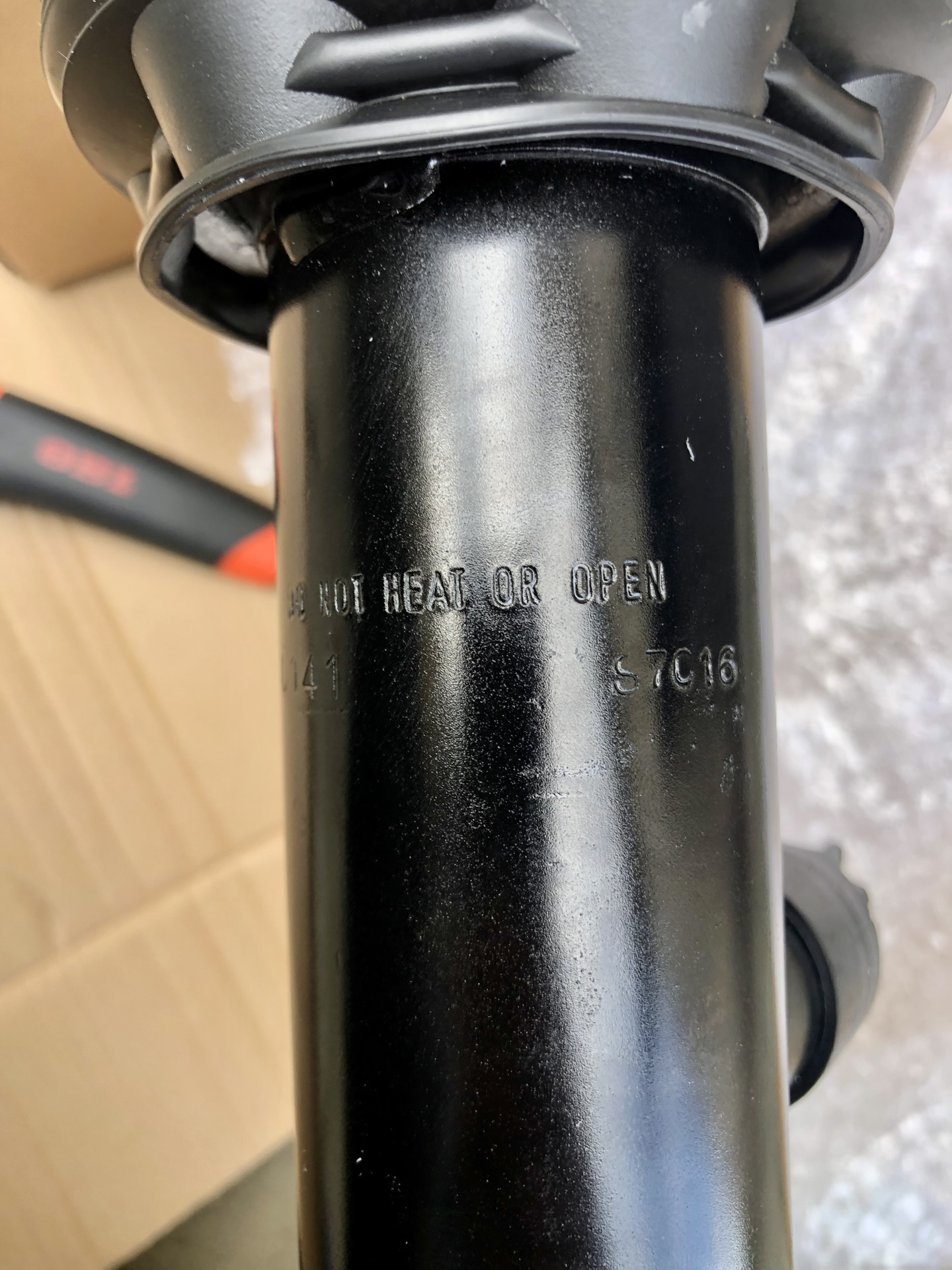 Пневмостойка из Китая визуальное сравнение с оригиналом — Volvo XC90 ...