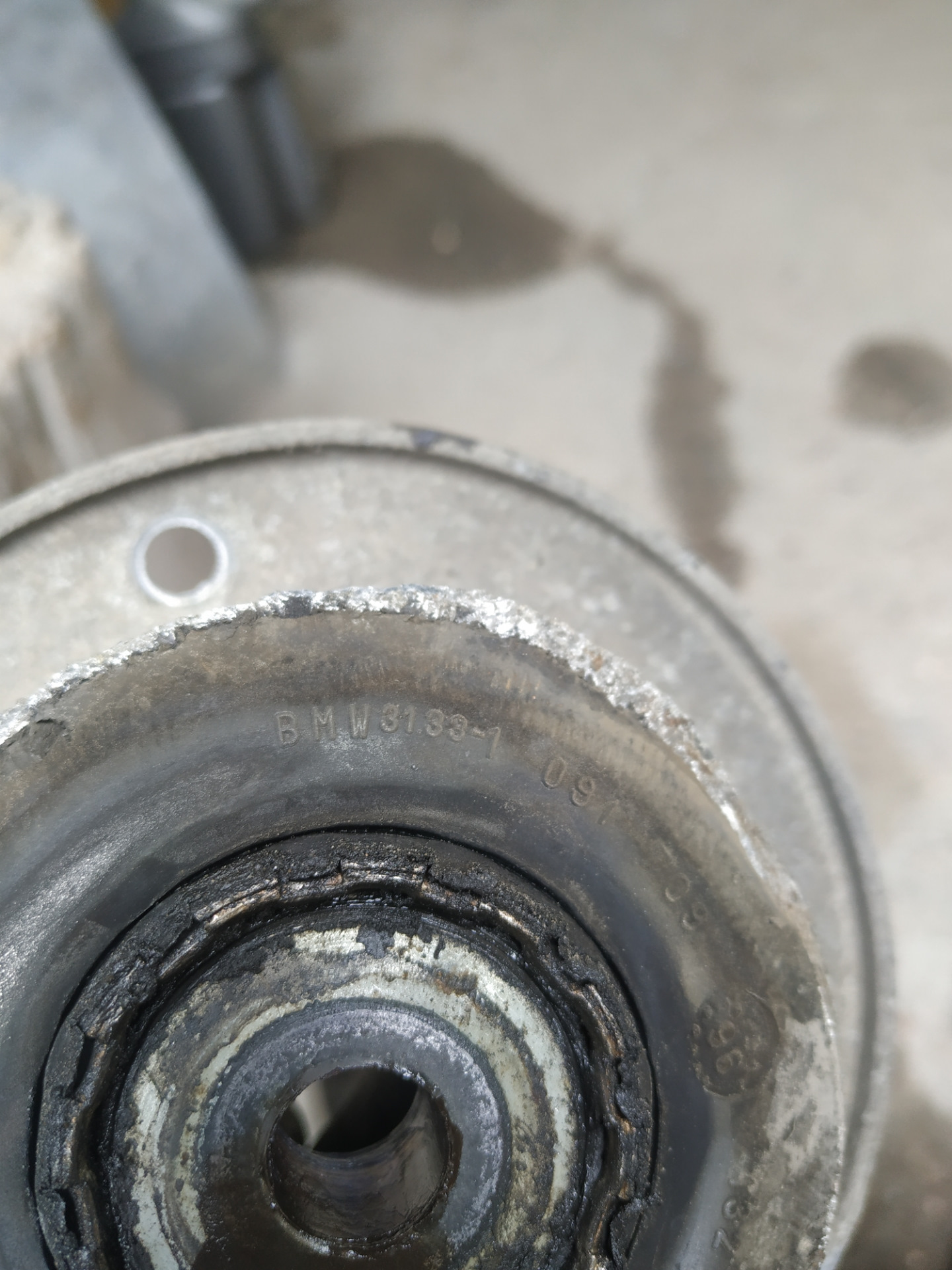 Замена передних опор амортизатора е39 — BMW 5 series (E39), 2,8 л, 1996 ...