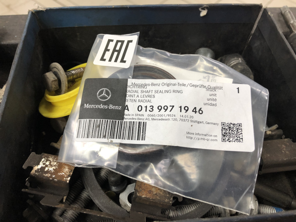 Замена/переуплотнение сальника переднего редуктора и севший аккумулятор ...