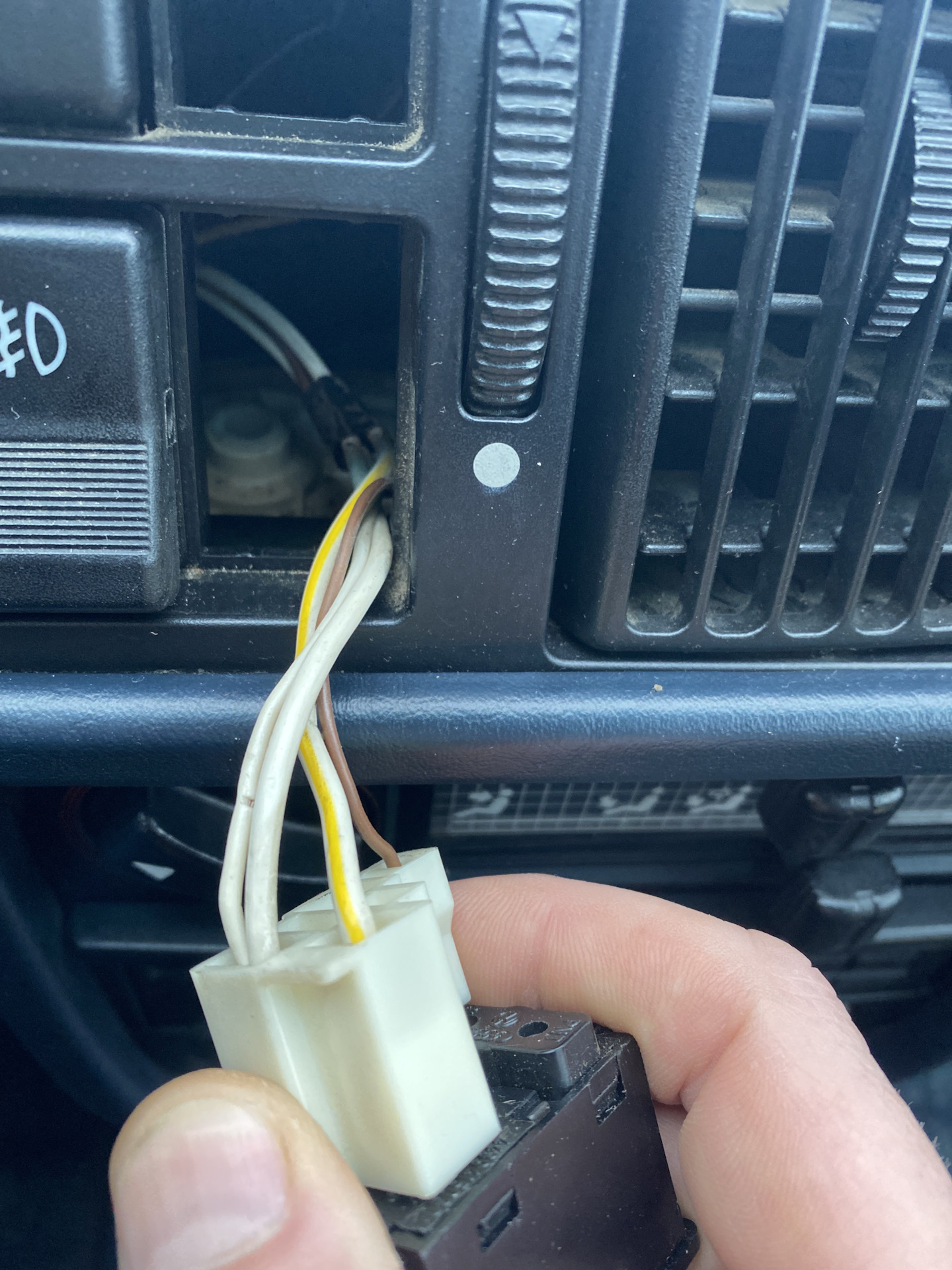 Возвращаюсь к обогреву заднего стекла. — Audi 100 Avant (C3), 2,2 л ...