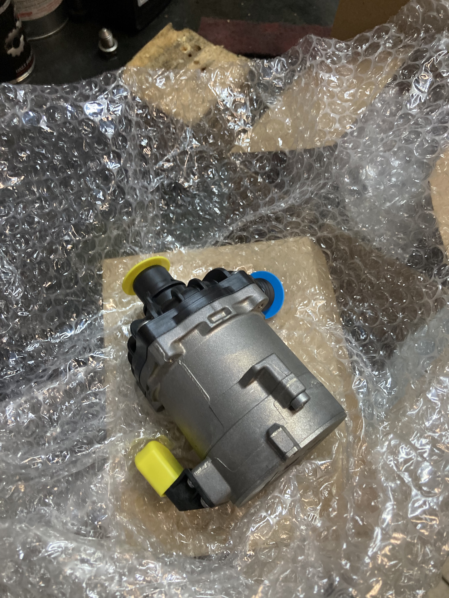 Замена воздуховода и двух дополнительных насосов ОЖ — BMW X6 M, 4,4 л ...