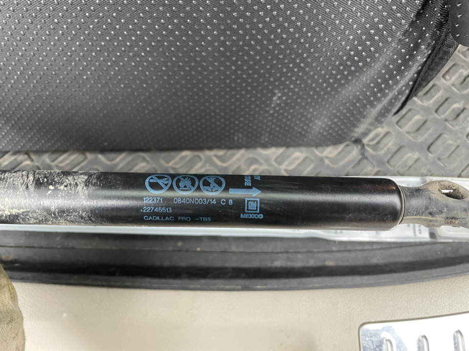 22745513 Амортизатор задней двери правый / Cadillac SRX 10~ GM ...