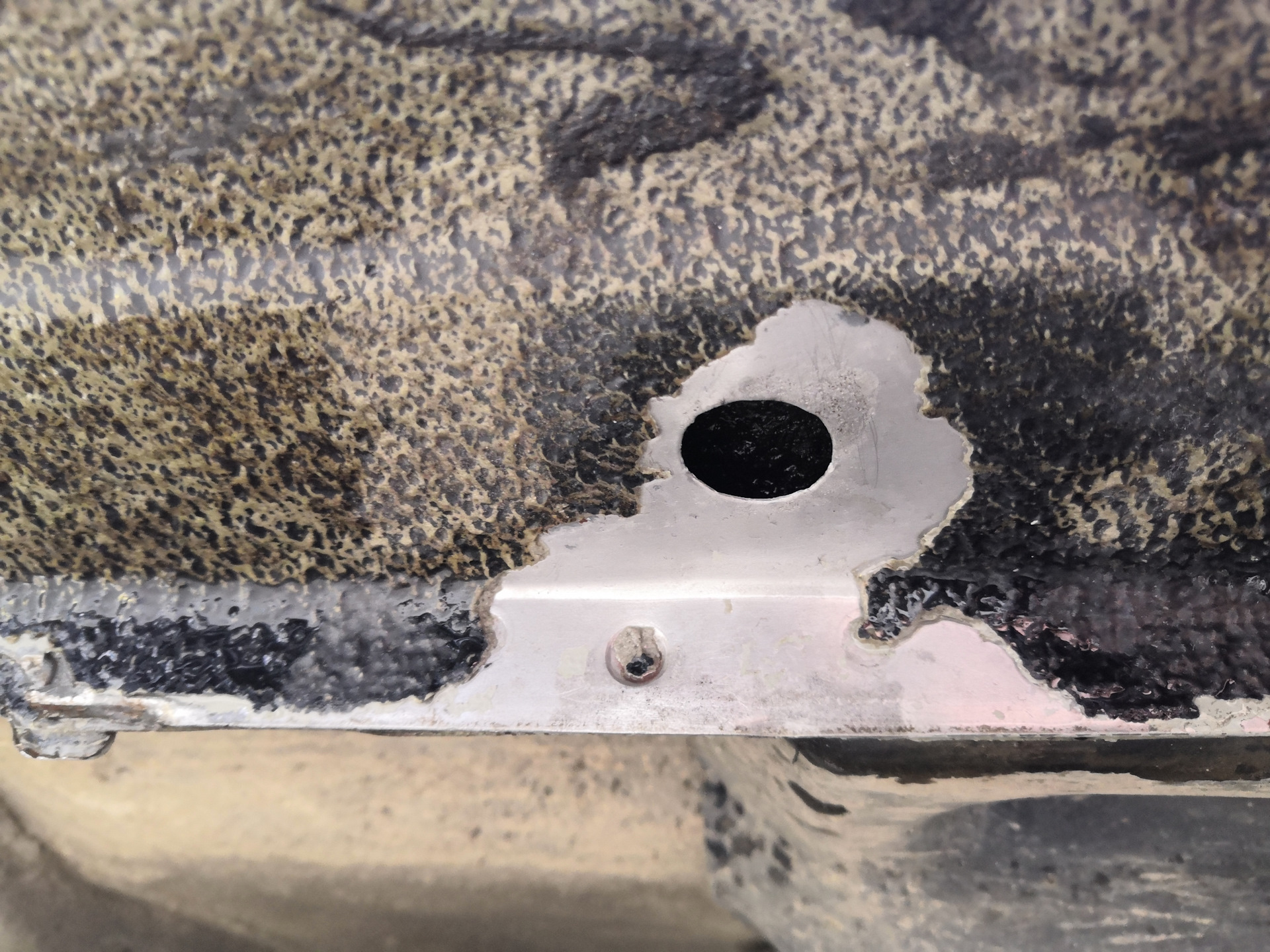 Мелкий ремонт порогов — Nissan Qashqai+2, 2 л, 2012 года | своими ...