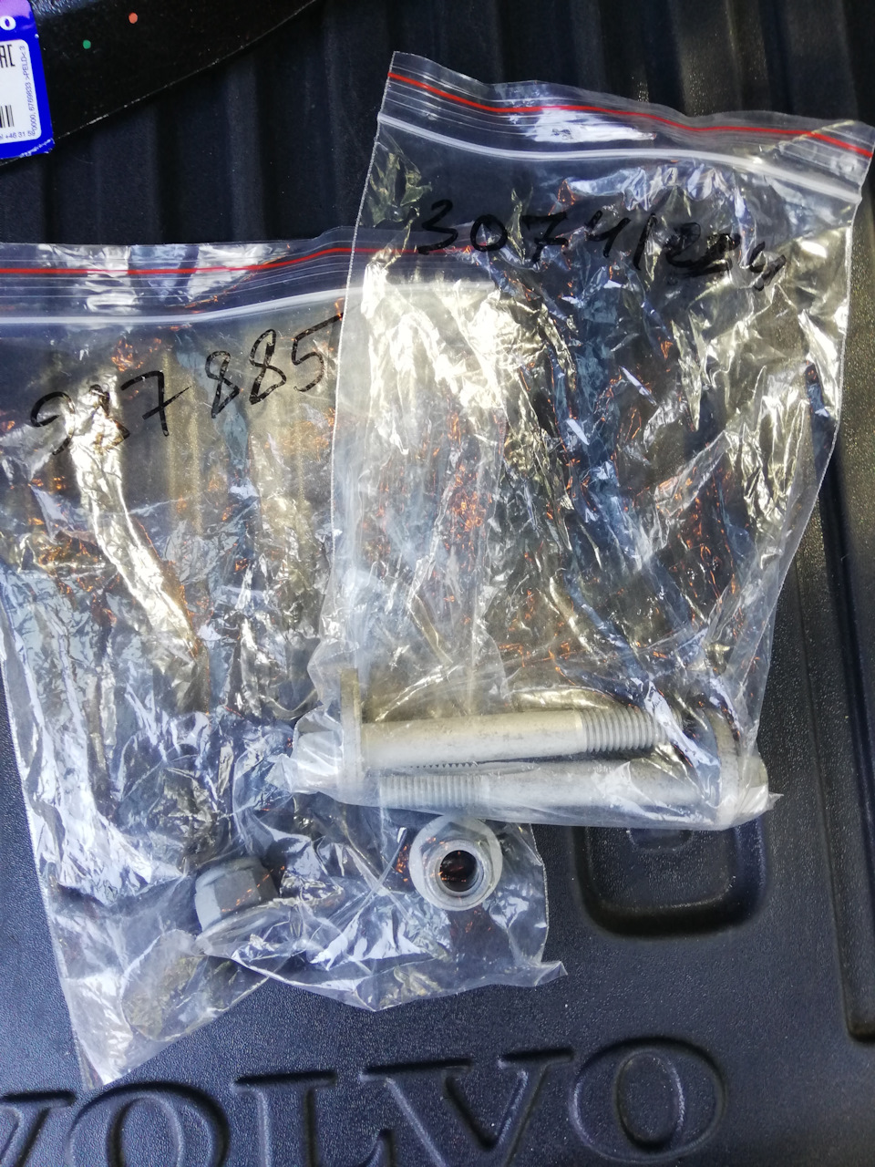 Замена элементов передней и задней подвески Volvo XC70 2008 года ...