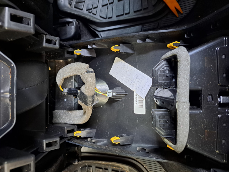 USB для задних пассажиров — Renault Talisman, 1,5 л., 2016 года ...