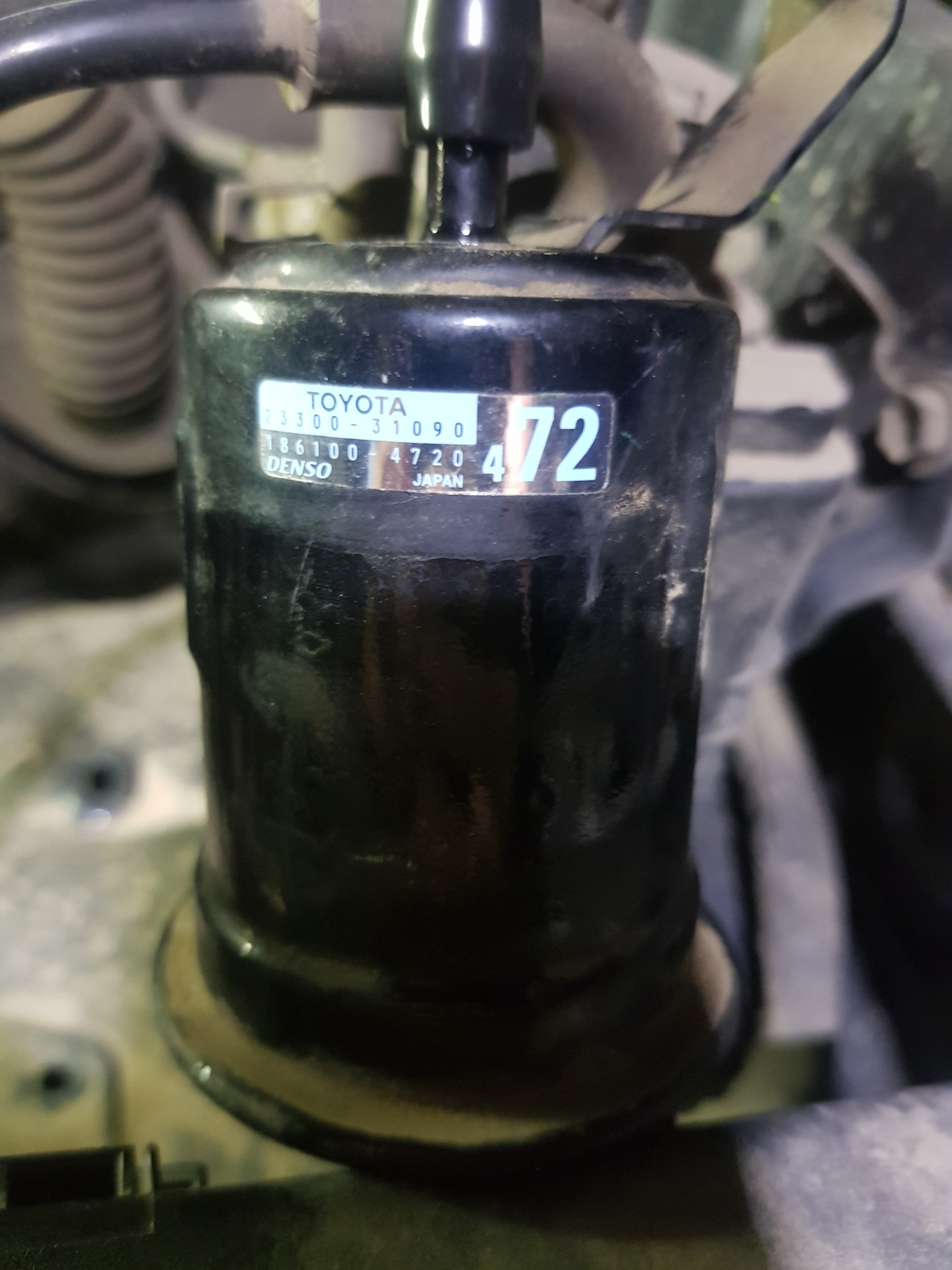 Замена топливного фильтра — Toyota Hilux Surf (4G), 2,7 л, 2004 года ...