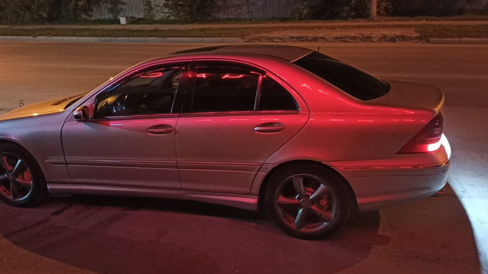 Фары — Mercedes-Benz C-Class (W203), 1,8 л, 2004 года | аксессуары | DRIVE2