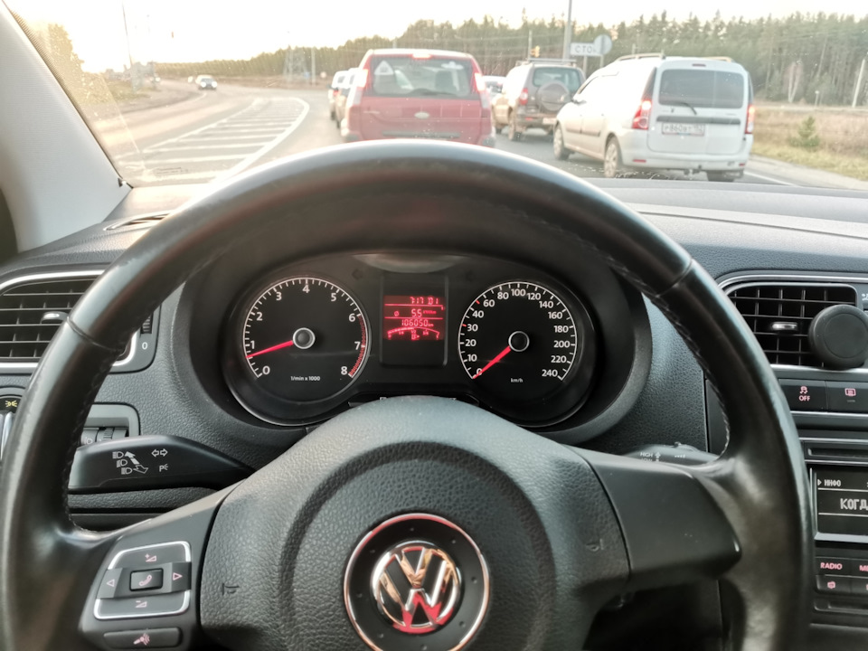 19. Замена свечей и втулок стабилизатора — Volkswagen Polo Sedan, 1,6 л ...