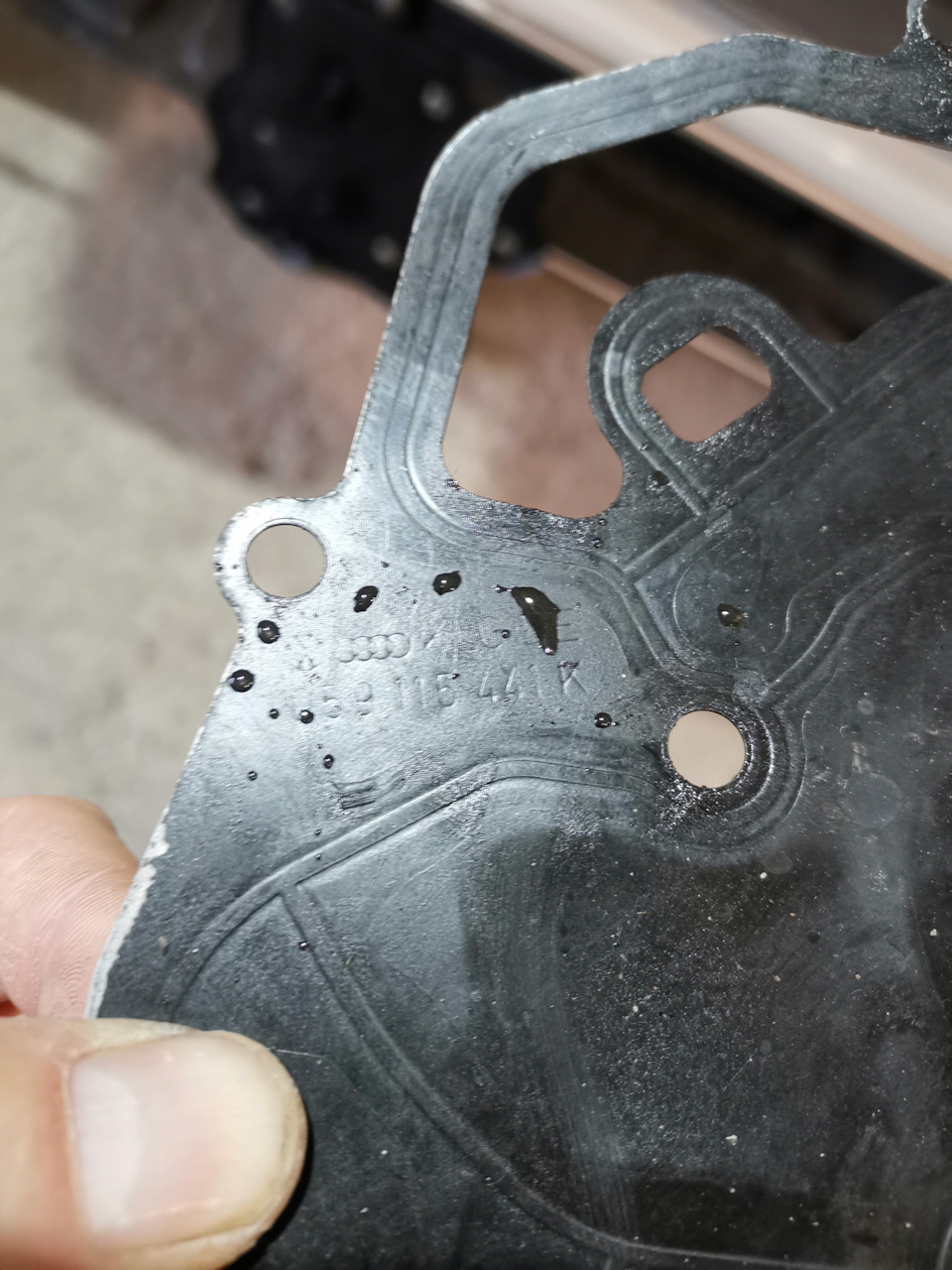 Очередная течь масла — Audi Q7 (1G), 3 л, 2007 года | визит на сервис ...