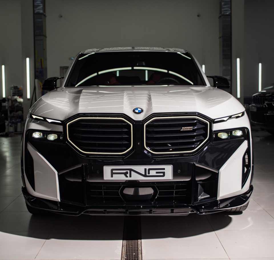 Crayon grey BMW XM в обвесе от Renegade Design — BMW XM (G09), 4,4 л ...