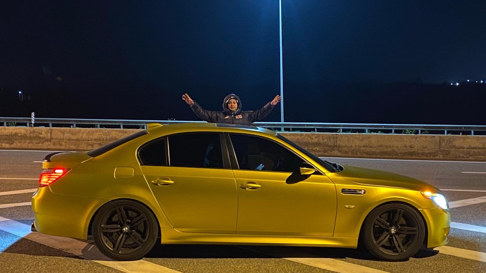 BMW M5 (E60) 5.0 бензиновый 2006 | Gold на DRIVE2