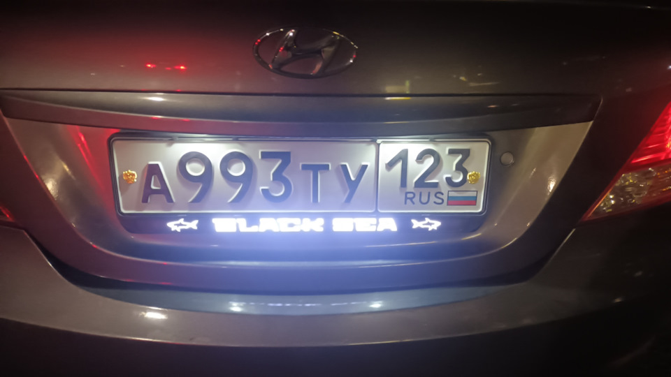 Рамка под номер с подсветкой — Hyundai Solaris (1G), 1,6 л, 2011 года ...