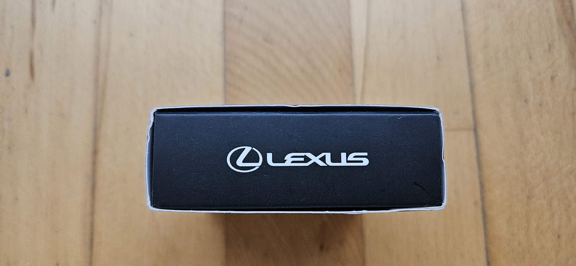 Ништяки от Lexus: Портмоне и USB-зарядник — Lexus HS, 2,4 л, 2012 года ...