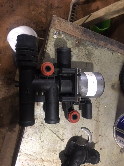 8E0820035B РЕГУЛИРУЮЩИЙ КЛАПАН ОХЛАЖДАЮЩЕЙ ЖИДКОСТИ VAG | Запчасти на ...