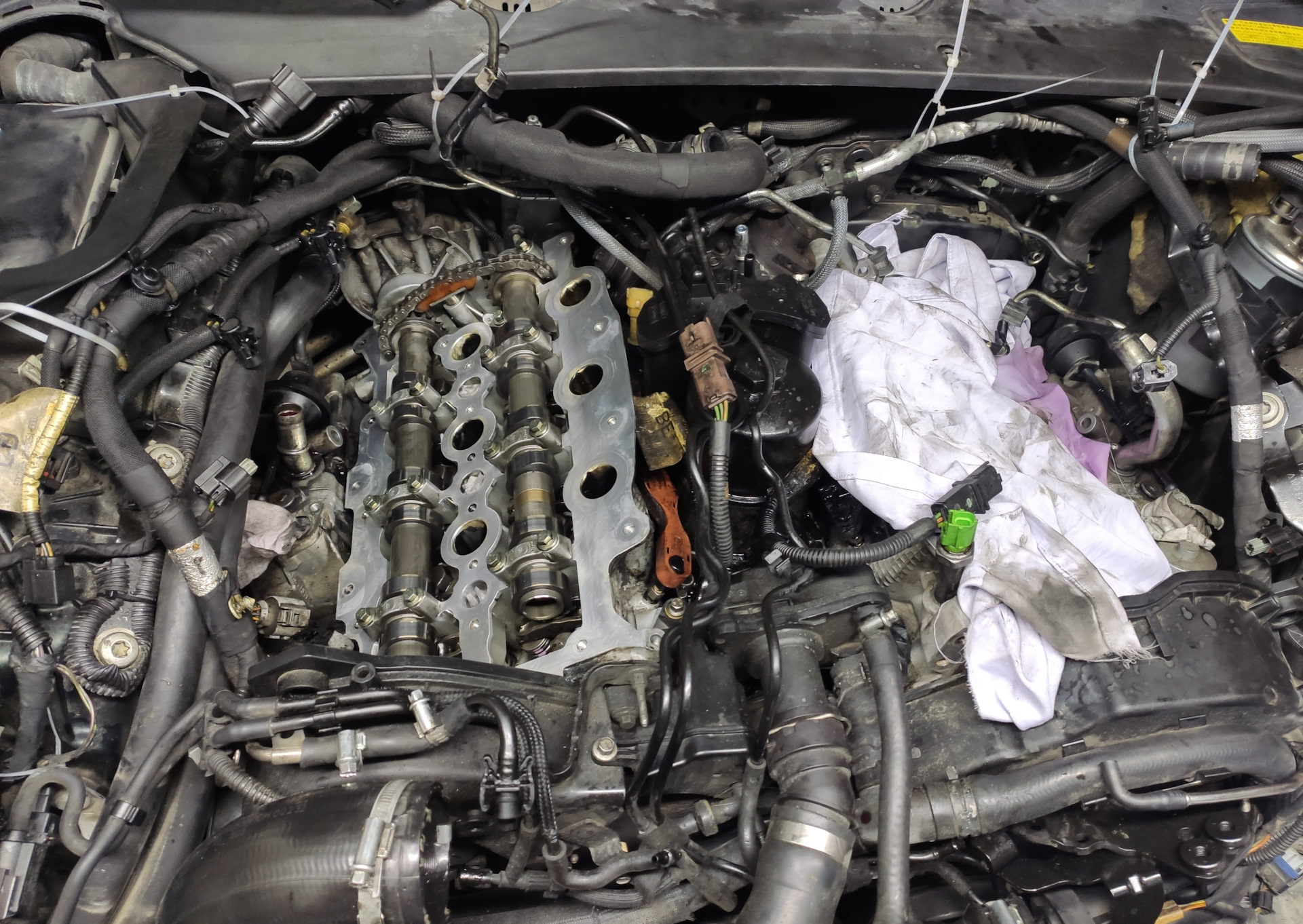 Клапанные крышки. — Jaguar XJ Mark 4, 3 л, 2011 года | запчасти | DRIVE2