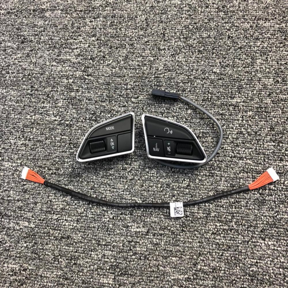 Кнопки для руля — Audi A4 (B8), 1,8 л, 2011 года | аксессуары | DRIVE2