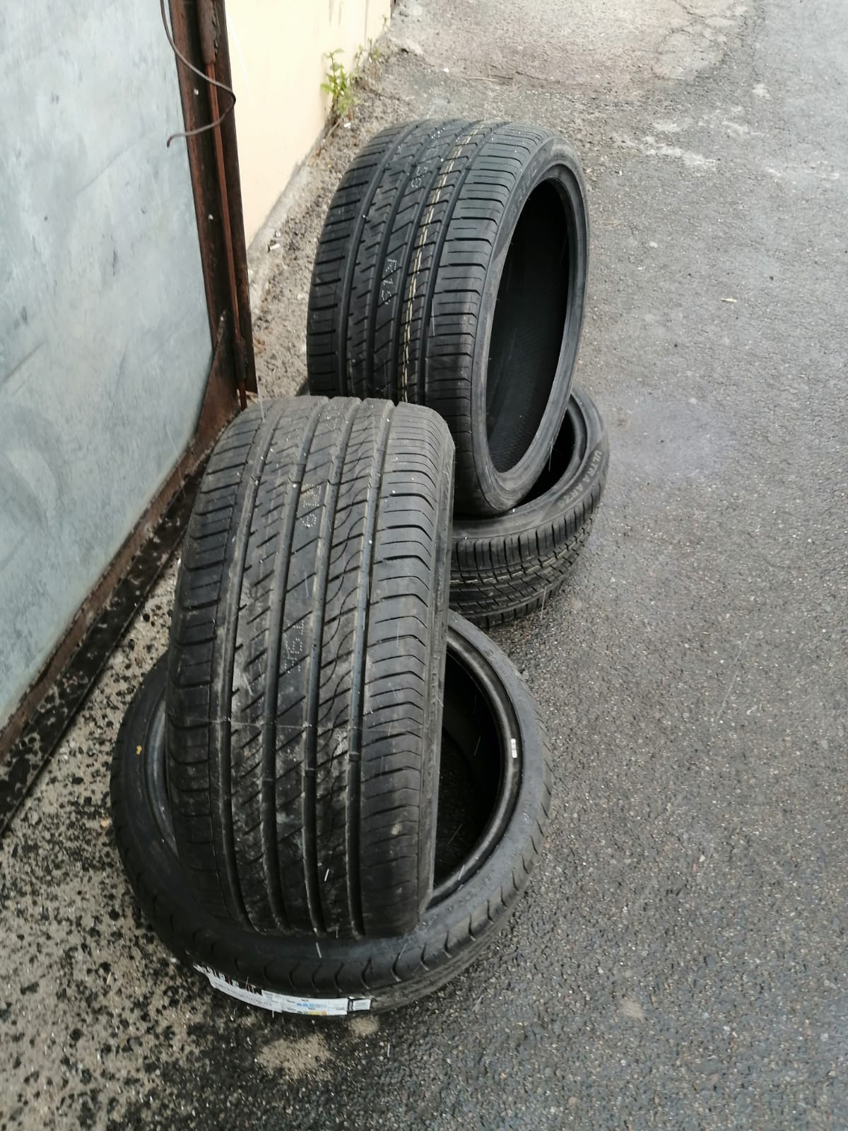 Замена летней резины. Выбрал все таки заводские параметры. 245/35 R19 ...