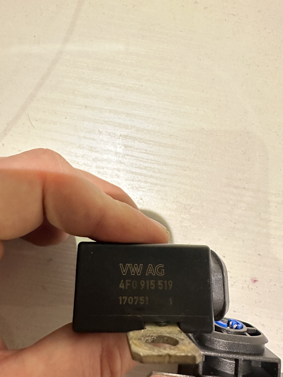 4F0915519 Автоматич. предохранитель за- VAG | Запчасти на DRIVE2