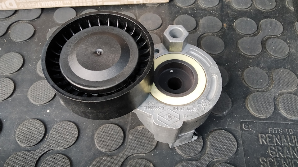 117503662R Ролик генератора Рено Megane 2 K4M +AC 25.04.05 -> RENAULT ...
