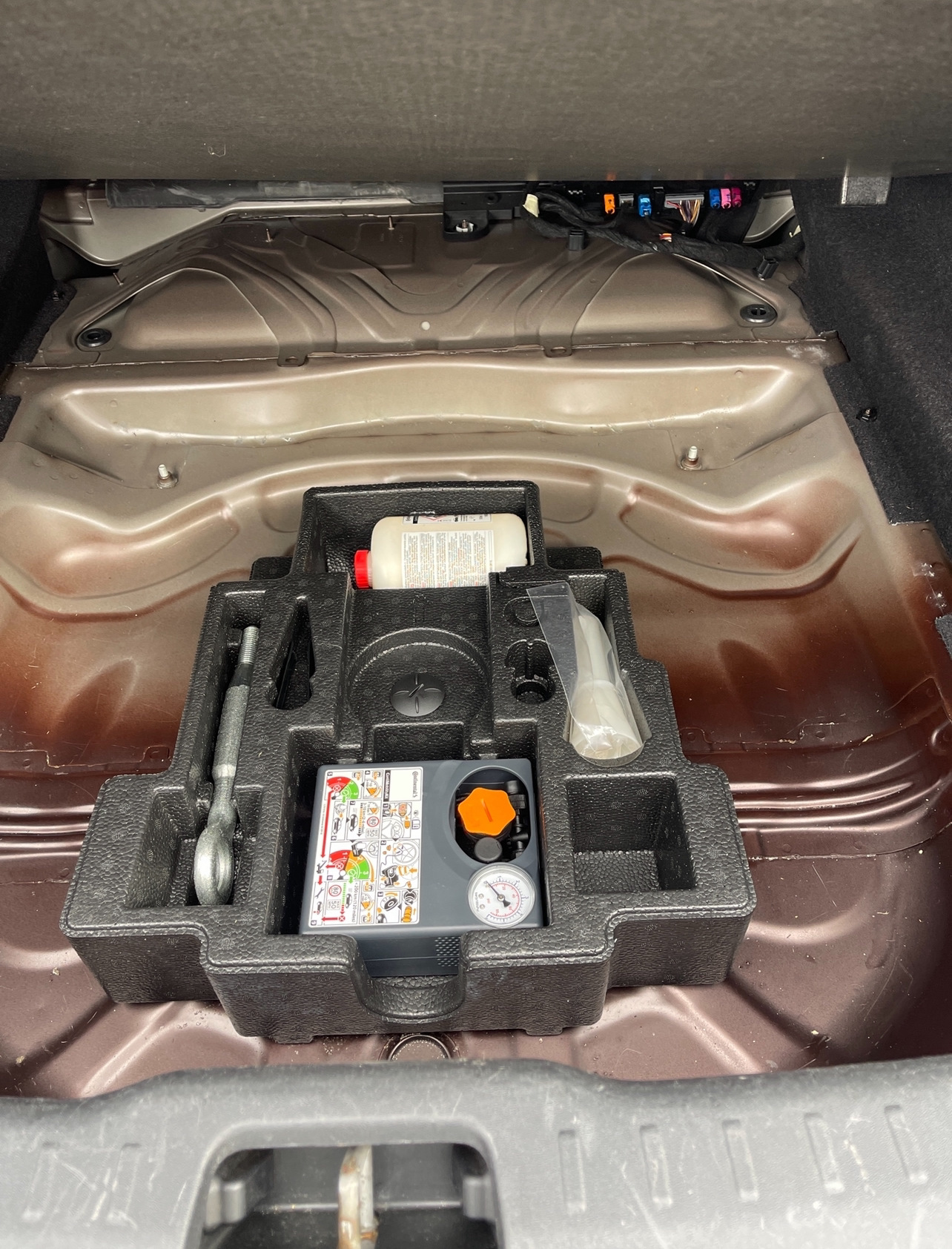 Докатка, новый корпус на ключ, полочка в подлокотник, крючок в багажник ...