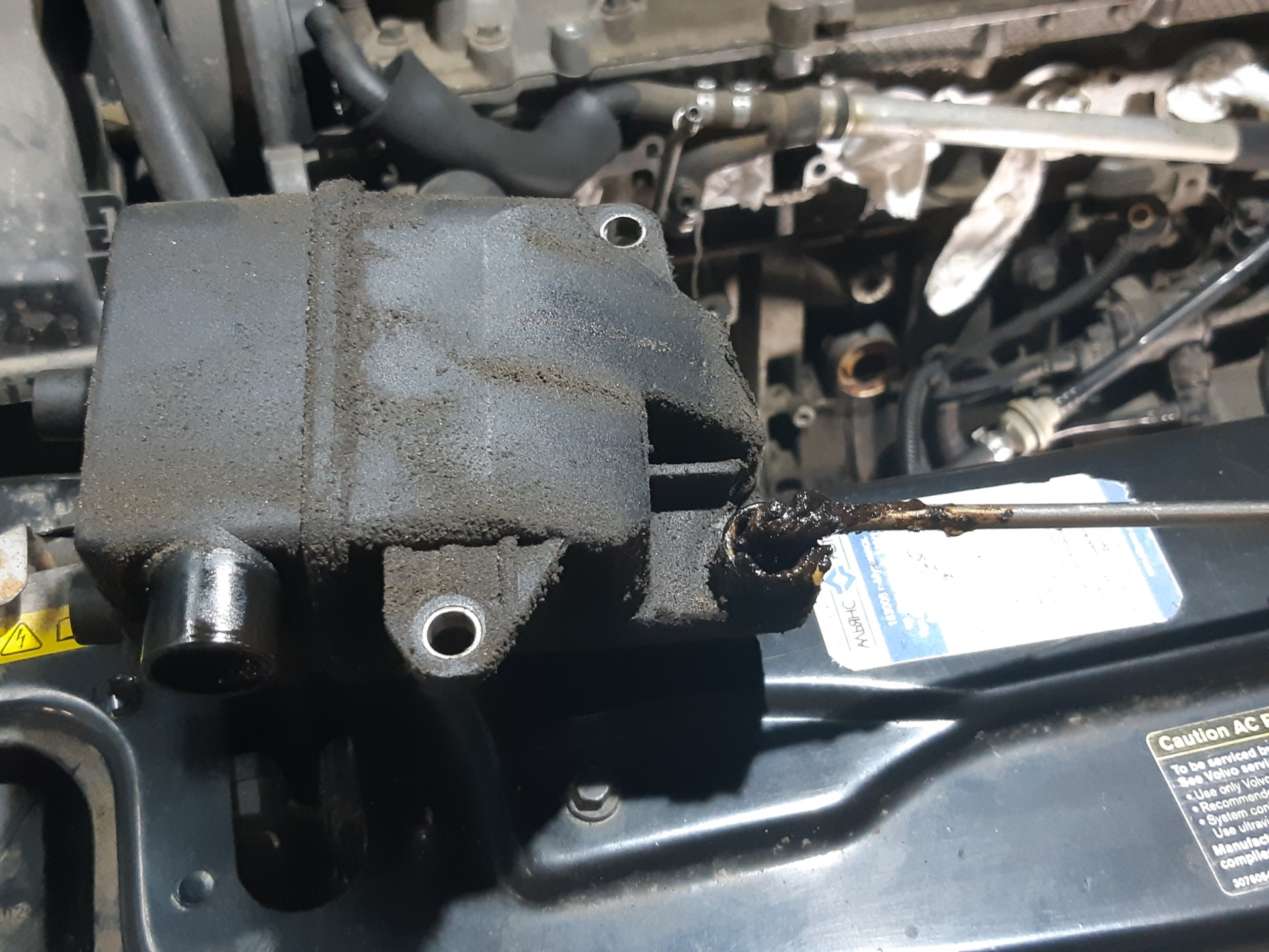 Чистка вентиляции картерных газов — Volvo XC90 (1G), 2,5 л, 2008 года ...