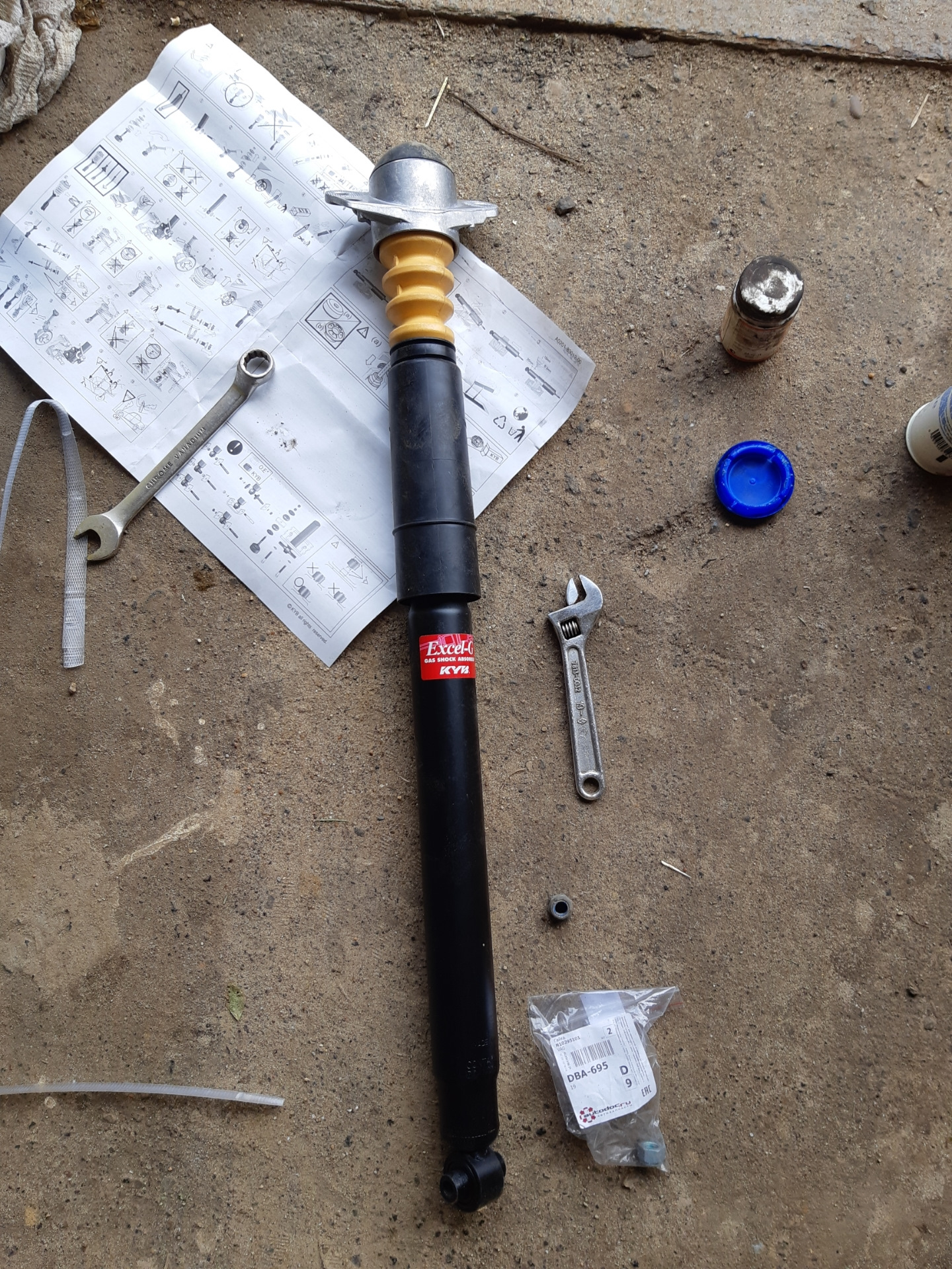 Замена задних амортизаторов. — Volkswagen Polo Sedan, 1,6 л, 2012 года ...