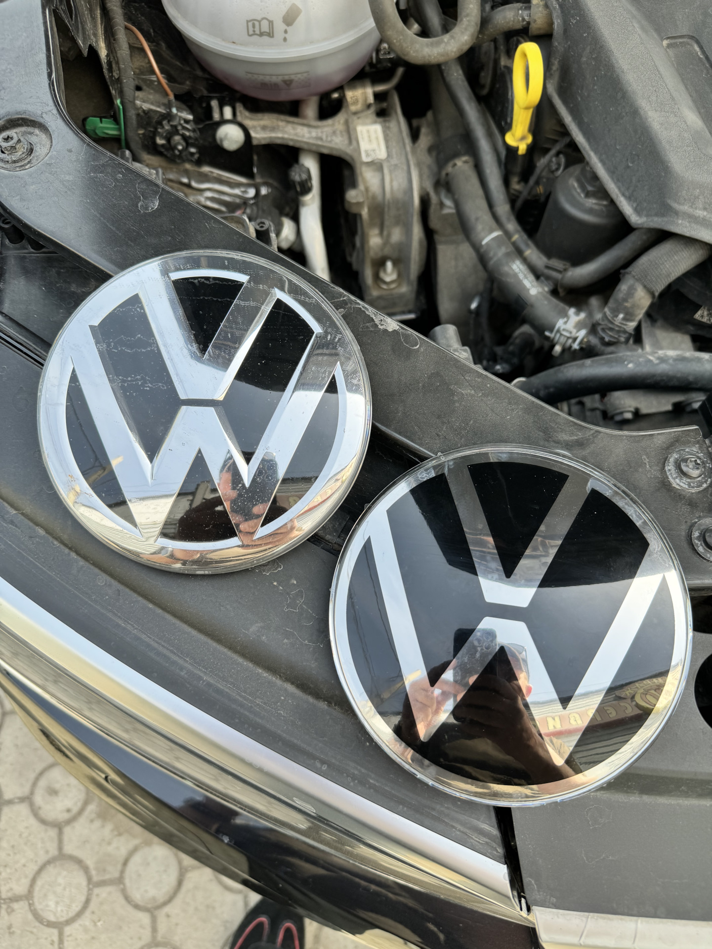 Замена передней эмблемы — Volkswagen Tiguan (2G), 2 л, 2018 года ...