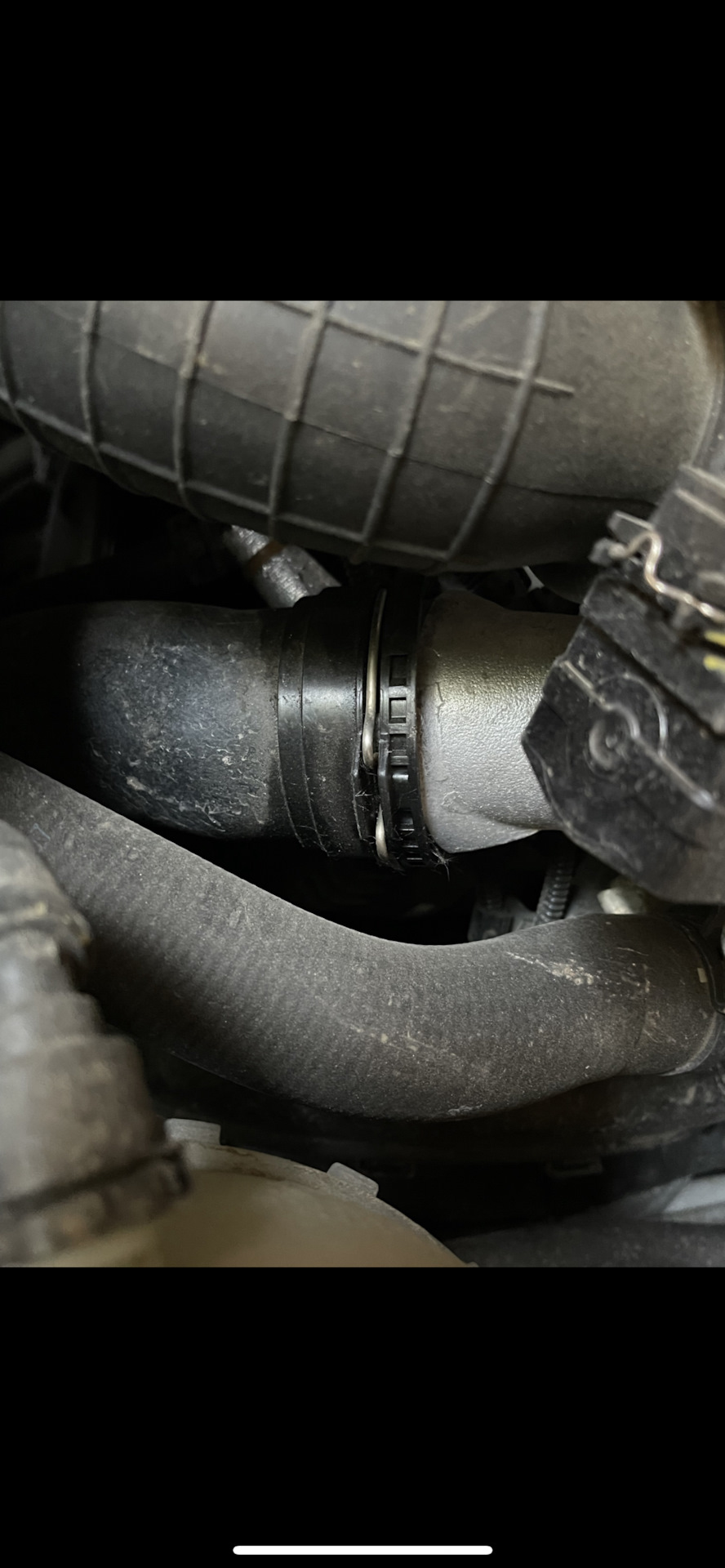 Переуплотнение патрубка надувного воздуха — BMW 1 series (F20), 1,6 л ...